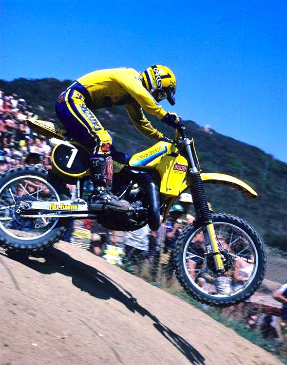 “Maxxis Tires” – Classic Steel 136: 1981 Suzuki RM125 – PulpMX